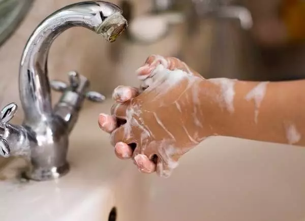 naučite otroke umivati roke