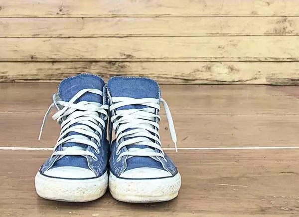 Cum să repari pantofii mirositori