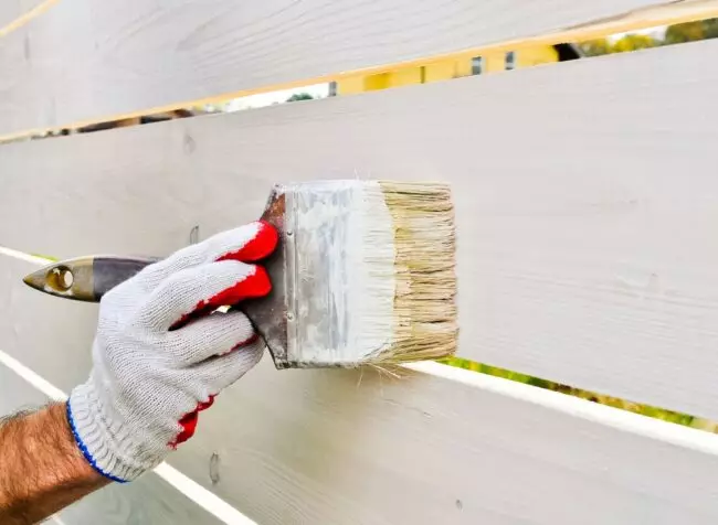 Најдобрата боја за ограда за DIY освежување на отворено