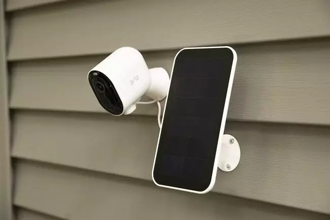 Najboljša možnost notranje domače varnostne kamere