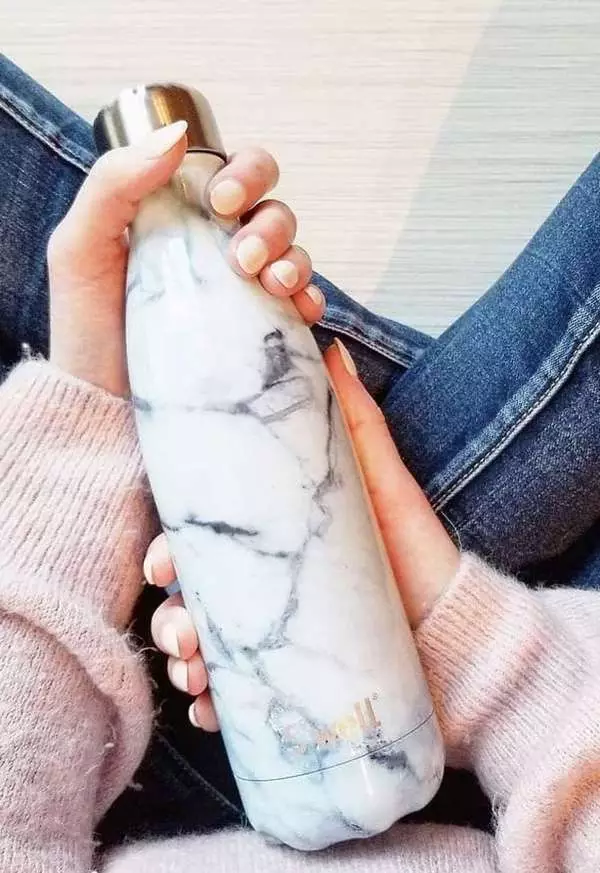 набухшая бутылка с водой