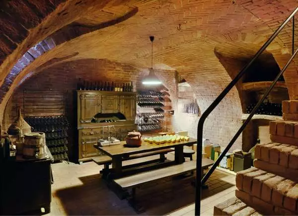 आश्चर्यजनक वाइन cellars इटालियन सरलता