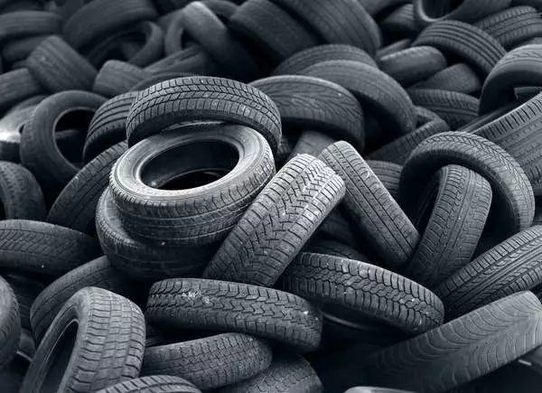 타이어 유해 폐기물