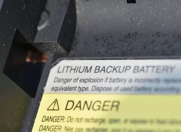 रिचार्ज करण्यायोग्य बॅटरी घातक कचरा