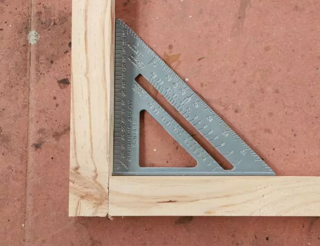 7 typov pevných drevených spojov, ktoré je potrebné poznať – tupý spoj