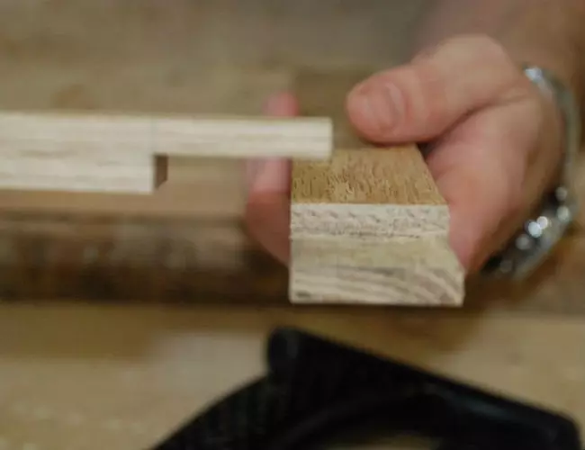 7 robustných typov drevených spojov – vrúbkovaný preplátovaný spoj