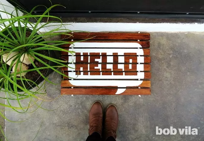 „Pasidaryk pats“ durų kilimėlis – Sveiki! Personalizuotas medinis sveikinimo kilimėlis
