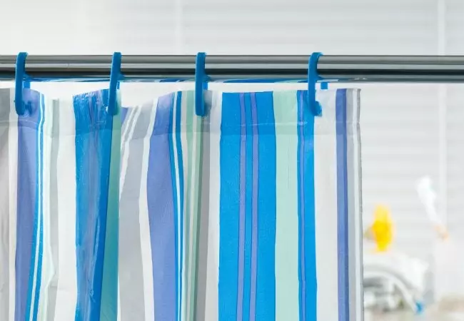 Πώς να καθαρίσετε μια κουρτίνα μπάνιου