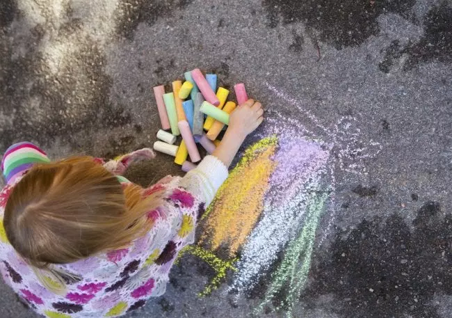 Usos para cascas de ovo - Sidewalk Chalk