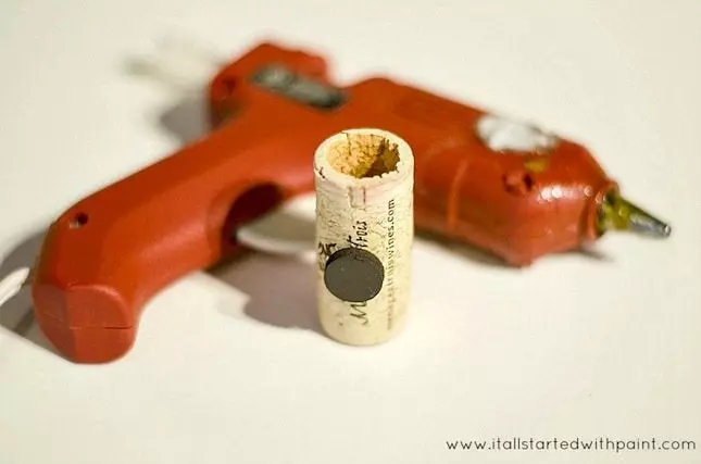 DIY Wine Cork Planter - magnēts
