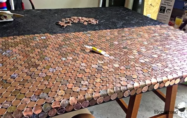 DIY Penny Table - pegamento