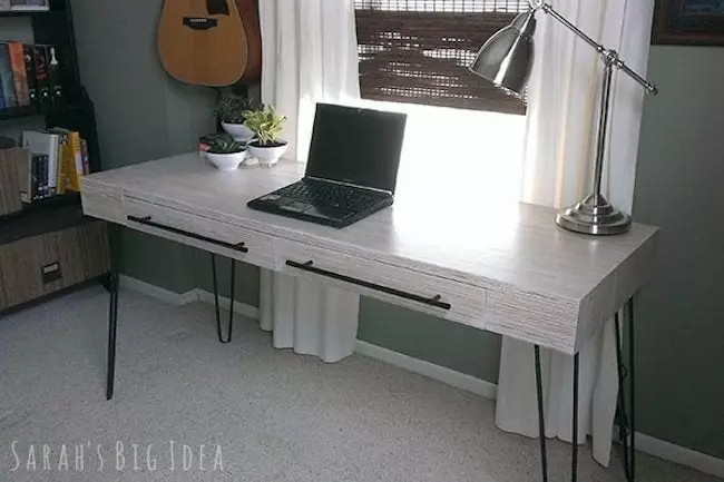 Desk tal-plywood DIY - xogħol lest