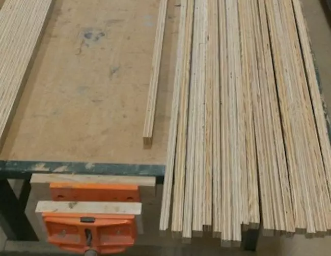 Desk tal-plywood DIY - qtugħ