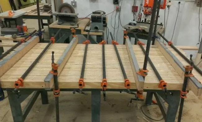 Meja plywood DIY - clamps