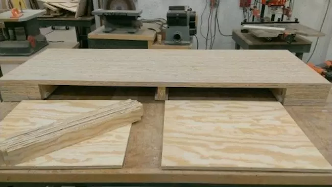 Escritorio de madera contrachapada de bricolaje - Construcción de cajones