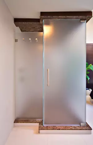 Jak zamrozić szkło — drzwi prysznicowe