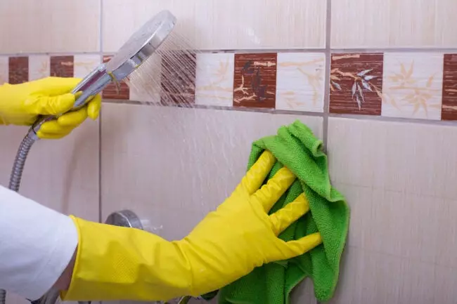 As melhores opções de limpadores de azulejos de chuveiro