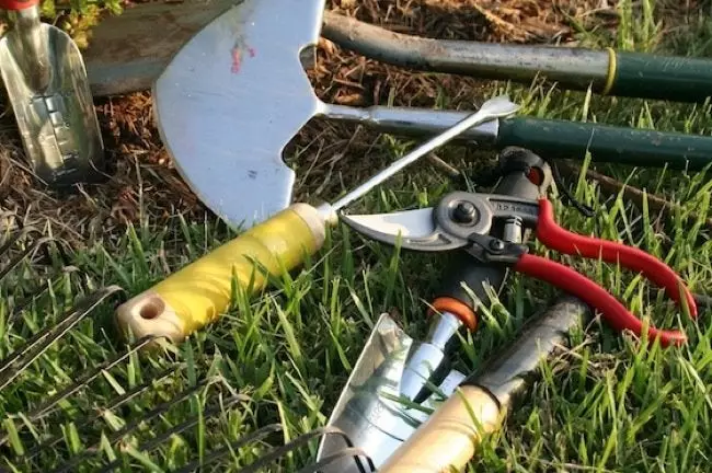Como manter as ferramentas do xardín