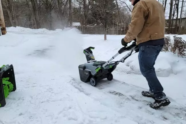 Iyo Yakanakisa Cordless Snow Blower Options