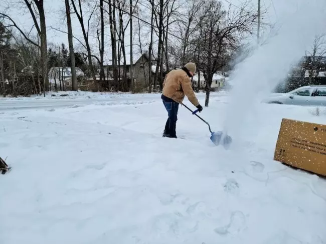 Yakanakisa Cordless Snow Blower