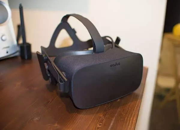 Oculus Rift гаражда ойлоп табылган