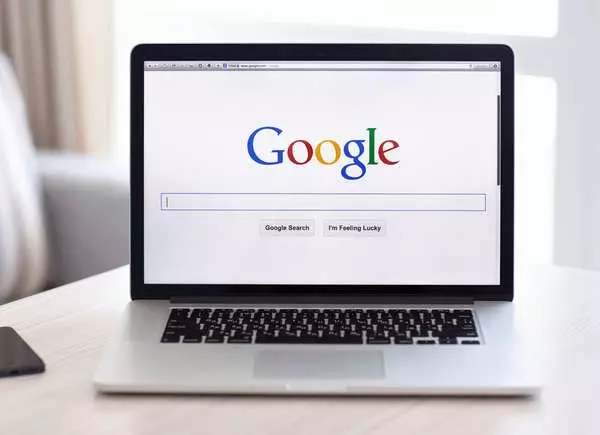 Google Search Engine envante nan yon garaj