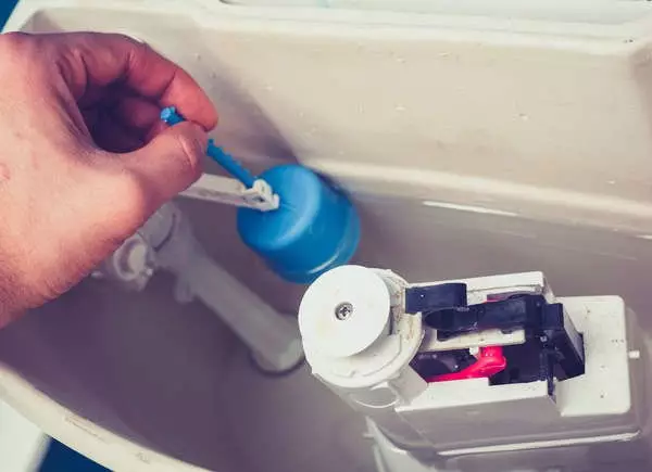 Zamijenite pokvareni ventil za punjenje WC školjke