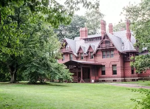 Mark Twain House ak Mize a