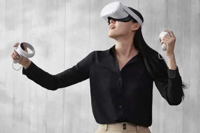 Najbolja opcija za poklone za putovanja: Oculus Quest 2 slušalice za virtuelnu stvarnost