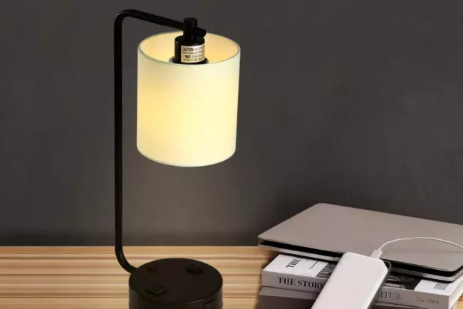 Pregled ponuda 1:31 Opcija: Steelside Crewe crna stolna lampa s USB-om i utičnicom
