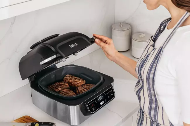 Deals Roundup 12:8 ជម្រើស៖ Ninja Foodi 5-in-1 Indoor Grill and Air Fryer