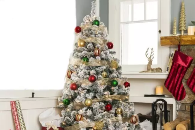 Deals Roundup 10/18 Option: Best Choice Products 4,5' Pre-Lit Pine Tree