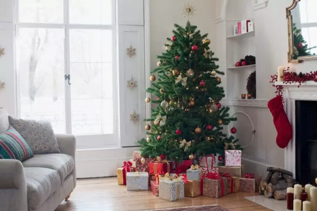 Najbolja umjetna božićna drvca za vaš blagdanski izlog