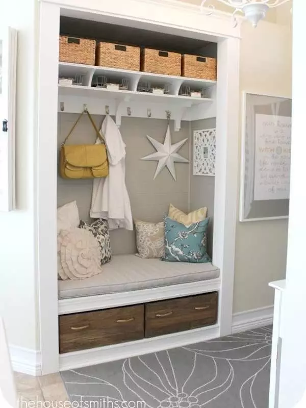 transformar um armário em um mini mudroom