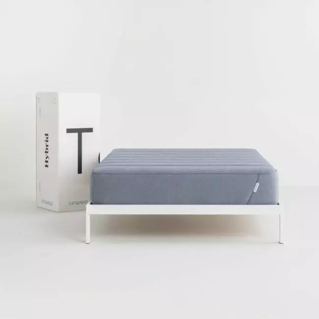 Inketho Yezidili Ezinhle Kakhulu ZangoLwesihlanu Omnyama: I-Tuft & Needle Hybrid Mattress