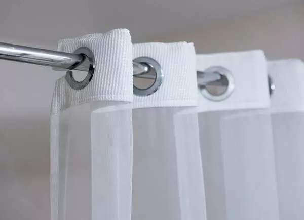 Polyvinyl clorua trong vải lót rèm phòng tắm