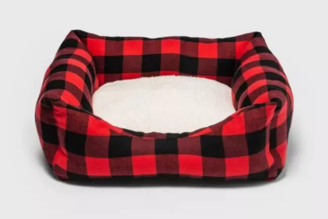 Преглед на зделки 11:17: Wondershop Sherpa Classic Buffalo Check Cuddler Dog bed