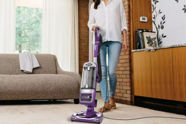 Aanbiedingen Roundup 10:12 Optie: Shark Navigator Aangedreven Lift-Away Upright Vacuum