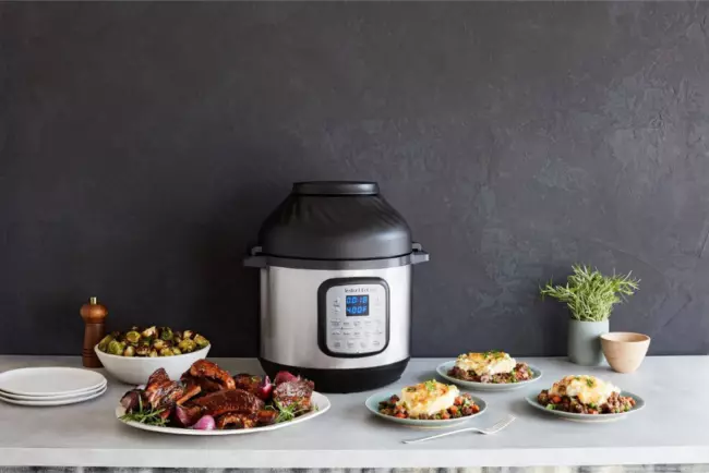 Akciók 10:12 opció: Instant Pot 8 Quart 11-in-1 Air Fryer Duo Crisp