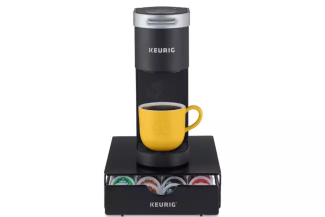 Përmbledhja e ofertave 10:12 Opsioni: Makina kafeje Keurig K-Mini për një shërbim