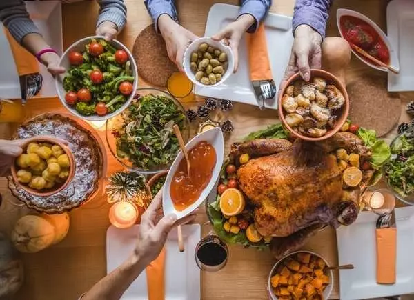 כמה אמריקאים אוכלים בחג ההודיה?
