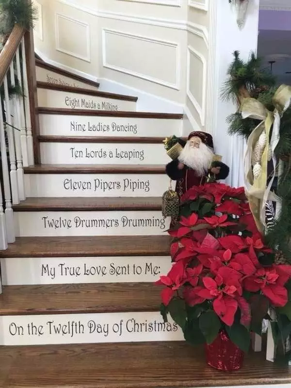 Božični dekor za stopnice: nalepke na tekalni površini