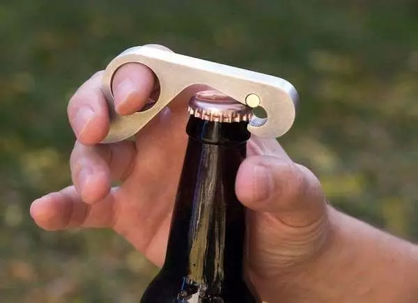 Jednoručni otvarač za flaše