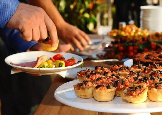 Comida fácil para unha multitude