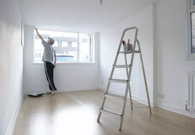 Ako sa zbaviť zápachu farby – maľovanie izby