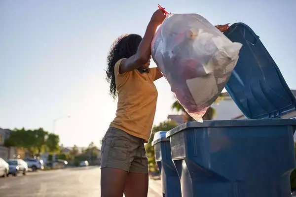 11 Manieren om it measte út te meitsjen fan 'e Curbside Cleanup Day fan jo stêd