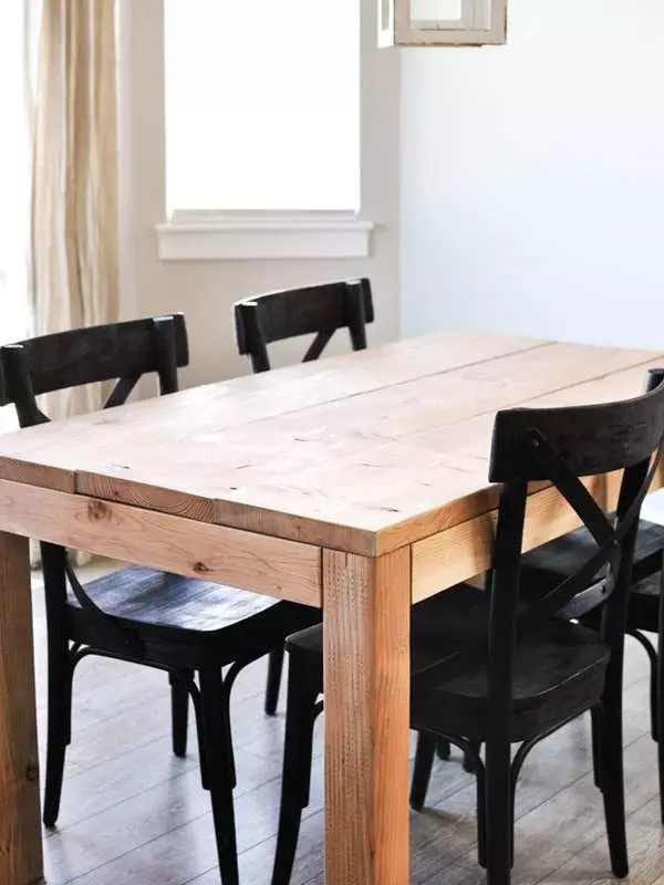 Mali drveni stol za blagovanje DIY