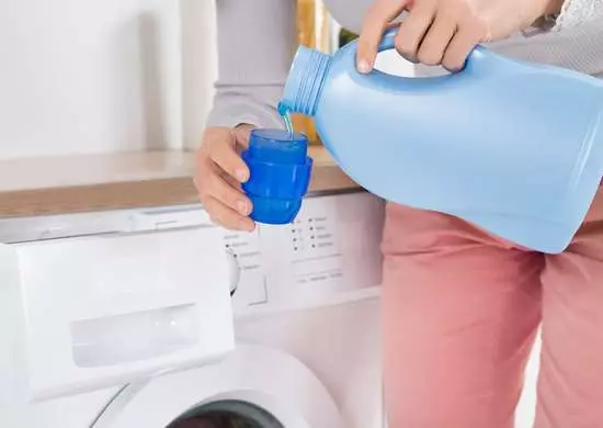 No use demasiado detergente para ropa