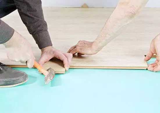Come riparare i pavimenti che scricchiolano