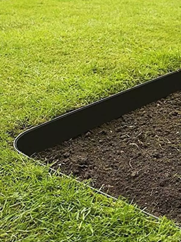 قبل از کاشت پوشش زمین یک مانع نصب کنید
